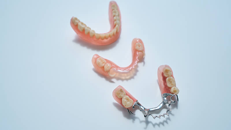 Οδοντοστοιχία (Μασέλα) χωρίς Ουρανίσκο | Aesthetic Dental Clinic